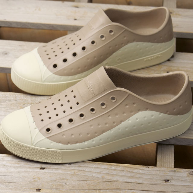 [ ブランド ] ネイティブ　native [ ジャンル ] スニーカー／スリッポン [ 素　 材 ] アッパー：合成樹脂 ウォッシャブルで水陸両用のスリッポン 2009年カナダ・バンクーバー発のフットウェアブランド『Native Shoe...