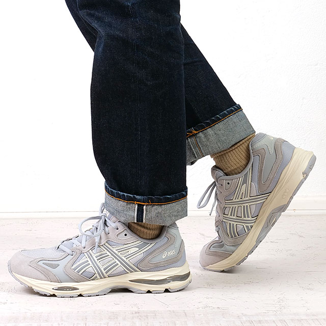 [ ブランド ] アシックス　ASICS [ ジャンル ] スニーカー [ 素　 材 ] アッパー：天然皮革／人工皮革／合成繊維 [ 原産国 ] ベトナム 伝統と革新が織りなす、足元の新スタンダード 前身の鬼塚株式会社の設立が1949年、そ...