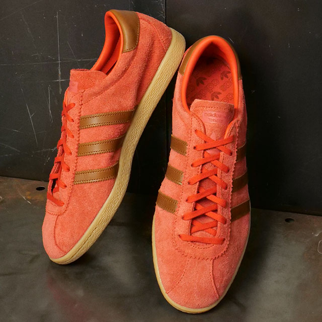 [ ブランド ] アディダス　adidas [ ジャンル ] スニーカー [ 素　 材 ] アッパー：天然皮革／合成繊維 アウトソール：ゴム底 [ 原産国 ] ベトナム 上品な大人の雰囲気を纏うレトロスニーカー 1972年に当時のトレーニン...