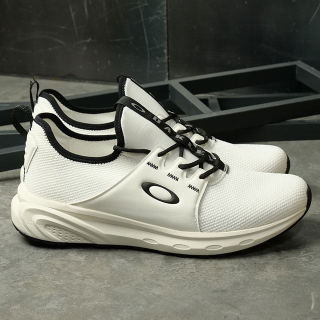 [ ブランド ] オークリー　Oakley [ ジャンル ] スニーカー [ 素　 材 ] アッパー：ポリエステル67％／ポリウレタン33％ [ 原産国 ] 中国 足を包み込むようなフィット感 1975年に米国カリフォルニア州で誕生したオー...