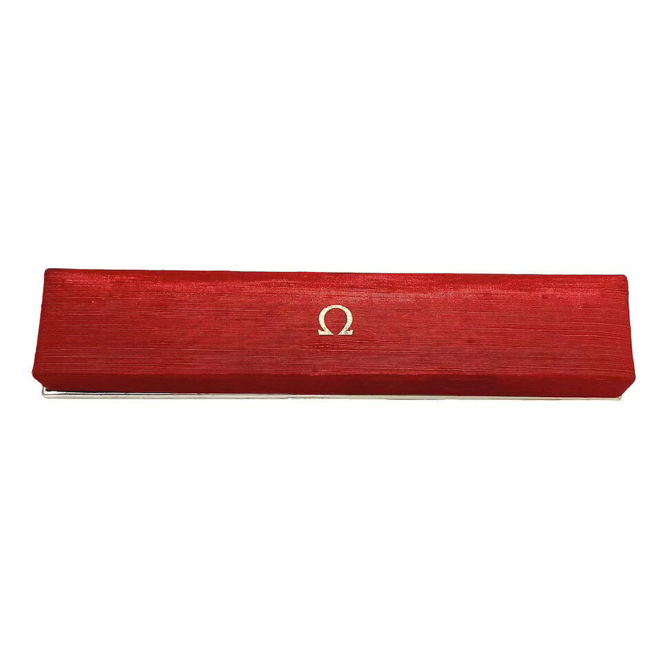 ブランド：オメガ 商品名：時計用ケースのみ 付属品：なしサイズ：箱約23×3.5×6cm　ケース約21×2×4cm 程度：AB（一般的な中古品）コメント・・・オメガ ヴィンテージ 純正 横長ボックス（シルク調・布張り） 外装デザインや仕様か...
