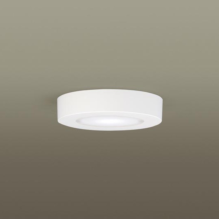 【特長】●直付けの器具ながら、天井にすっきり納まるようにデザインされています。●ダウンライトの反射板のような枠形状。空間への圧迫感を抑えます。●取り替え時に天井についた既存器具の跡が隠せるように、本体直径が大きく設計されています。【仕様】●...