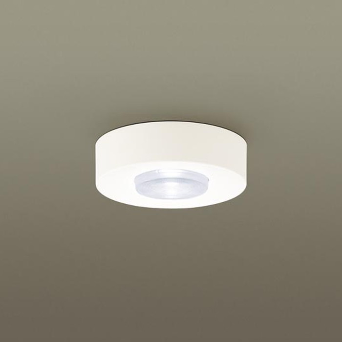 【特長】●直付けの器具ながら、天井にすっきり納まるようにデザインされています。埋込穴Φ100のダウンライトのサイズ感を参考にし、高さ30mm、枠径Φ100mmの設計です。●ダウンライトの反射板のような枠形状。空間への圧迫感を抑えます。【仕様...