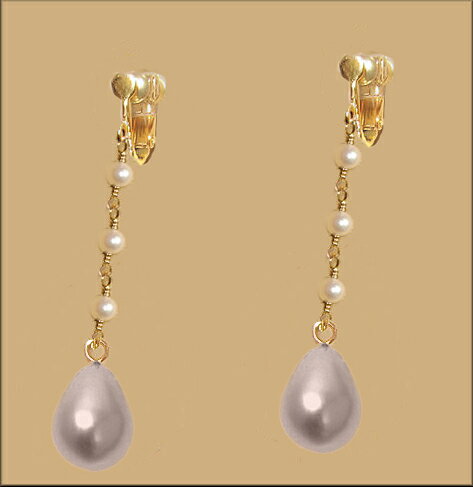 メール便【送料無料】。着けた時に一層存在感を発揮してくれるような揺れ感のあるアイテムです。 たっぷりとした大きさのドロップ型淡水パールと小ぶりホワイト真珠を組み合わせ 身のこなしとともに揺れて　普段の装いをよりお洒落に演出してくれます。約3...