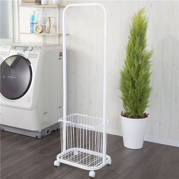 ■商品内容部屋干し用にも使える便利なハンガーラックです。大容量のバスケットは持ち運びができてとても便利。キャスター付きなので、お掃除の時は簡単に移動できます。■商品スペック【サイズ(約)】外寸：W28.5×D38×H36cm内寸：24×D3...