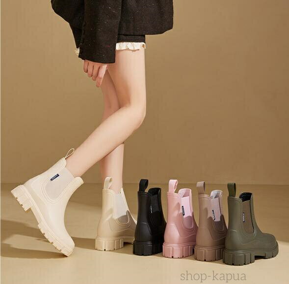 【さっと履けるおしゃれ度MAX】シンプル＆スタイリッシュなデザインで、雨の日のおしゃれをサポート。程よい丈感でパンツはもちろん、スカートやワンピースにもぴったり。毎日のコーディネートをよりオシャレに演出します。【トレンド感溢れるカラー展開】...