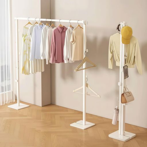 【商品仕様】DODOSOSO室内物干しスタンドのサイズは幅80-158cm(伸縮)x奥行25cmx高さ160cmです。わずかな隙間にピタッと収まる省スペース設計を採用しております。お部屋の角や家具の隙間が、あっという間に収納スペースに早変わ...
