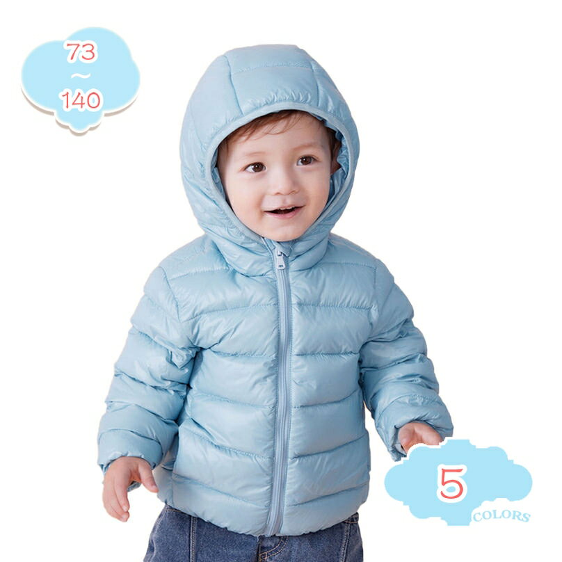 表地：ポリエステルメイン素材：ダウン◆フード付だから暖かくて気持ちいい、子供の頭から背中までしっかり温めます。◆ダックダウンが溢れてふわふわ、暖かくて通気性もバツグンで健康によい一着です。◆フロント部分はファスナー仕様のダウンジャケット、子...