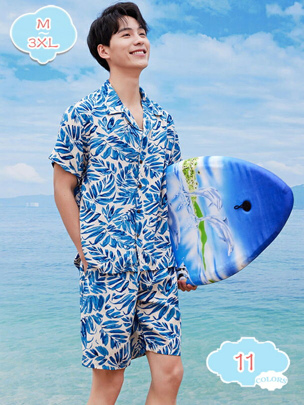 表地：ポリエステルメイン素材：ポリエステル【ファッションデザイン】 春から真夏、そして秋まで使えるシンプル半袖シャツ。シャツだけではちょっと物足りない真夏にとても会うシャツです。 どことなくモード感のあるカラーと形状、襟がないことがよりおし...