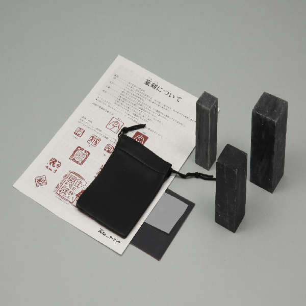 商品サイズ（単位mm)：35×35×80mm