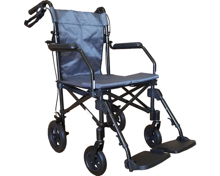 商品の仕様●サイズ／全幅53×全長91×全高90cm、座面：幅44.5×奥行44.5cm、前座高：44cm●車輪サイズ／前輪6×後輪8インチ●重さ／9.6kg●材質／アルミ●最大使用者体重／100kg●標準機能／折りたたみ、背折れ、介助ブレ...