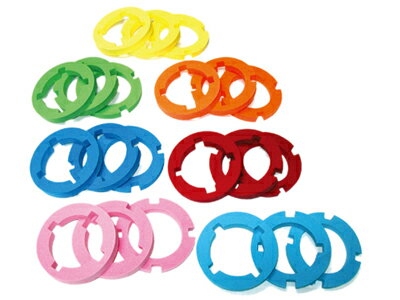 柔らかい組立式のボールです。パズル感覚で組み立てられ、色の組み合わせも自由にできます。 ボールの中に鈴等を入れると、音の鳴るボールにもなります。組み立てる事で指先の訓練にもなります。 セット内容大ボール7色×1個（21パーツ）　小ボール7色...