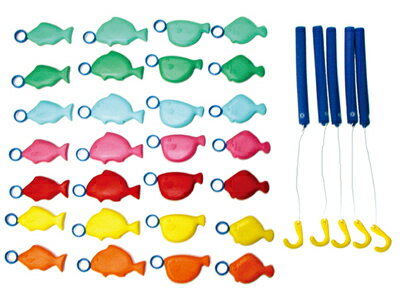 本物の魚のように水面近くに浮くように出来ています。 魚は軟質樹脂で出来ているためやわらかく安全です。 水中だけでなく、床などでもご使用頂けます。 魚のリングの向きを変えることで、難易度を変えることができます。 セット内容 魚4種類×7色　計...