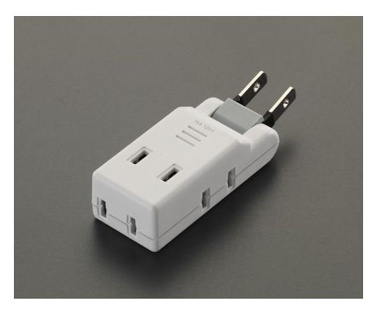 ●4方向に電源を分配できます。●コンパクトサイズなのでスペースを気にせず配線できます。●プラグはホコリや湿気によって発生するトラッキング火災を予防する絶縁カバー付きです。●180°動くスイングプラグで上下方向にスッキリ配線できます。●定格：...