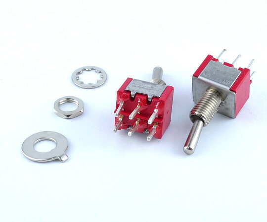 ●パネル取付/基板取付　両方可能な小型トグルスイッチです。●ON-ON　のオルタネイトタイプ。●ナット、ワッシャが付属します。●※足が太く、一般的なユニバーサル基板の穴には通りません。●タイプトグルスイッチ●機能DPDT（双極双投）●接点動...