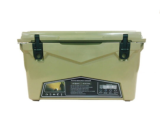 ICELAND　COOLER HardCoolerBox　45QT　SAND 1個●最長5日間氷をキープします。●蓋上にスケール付です。●ワイヤーバスケット+まな板（通常は仕切板となっています）です。●ボトルオープナー、コンパスが付属してい...