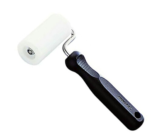 ●非粘着性フッ素樹脂を使用したローラーです。●内装工具。●耐薬品・耐候・耐寒・耐熱性・摩擦特性に優れています。●ローラー寸法：35mm径×70mm●全長：185mm●重量：230g