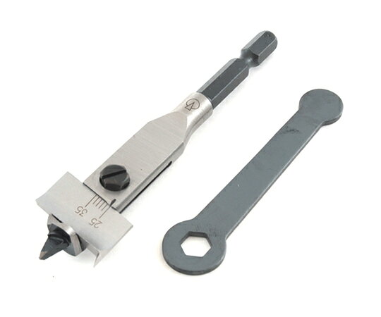 ●14.4Vインパクトドライバー対応商品です。●木工・ボード用先端工具。●可変式穴あけ工具です。●先端が三角錐仕様なので、止め穴、貫通穴あけに最適です。●穴あけサイズが付属のスパナ・六角レンチで調整できます。●替刃式です。●穴あけ径：25m...