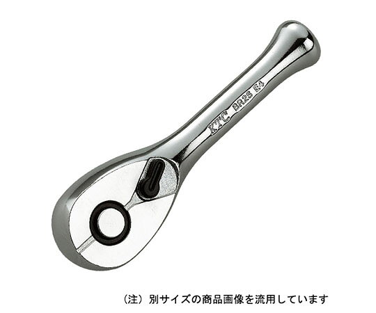 ●狭い場所で使うならこれ、手のひらサイズで大活躍します。●ソケットなどと組合せて、ボルトの締め緩めができるハンドル。●ヘッド部に一体式クロウを採用する事で厚さを従来比20パーセント減のコンパクト化しています。●36枚ギアを採用し、10度の細...