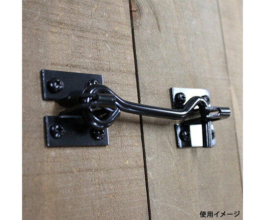 ●黒色の焼付塗装のカントリー金具。●開け閉めが楽に行えるフック式の留め金具です。●規格：100mm●材質：鉄●付属品：木ネジナベ頭3.1×20