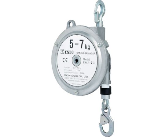 遠藤工業 スプリングバランサー EWF-7C 1台●樹脂ドラムの採用で、摩耗粉の発生が少なくなりました。●電動機器、治工具および加工品素材などの懸垂に適しています。●各種機器のバランス装置として使用できます。●各種工具類の吊り下げに。●容量...