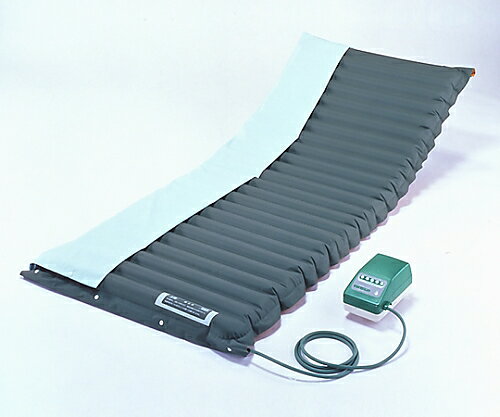 三和化研工業 床ずれ防止エアマット「ヘルパーマット」 1セット●エア噴出型で床ずれや病臭の防止に効果的です●電子機能の追加により、使用される方の体重を感知し、エアマットのやわらかさを自動調節できます●調節器：245×141×114m/m●重...