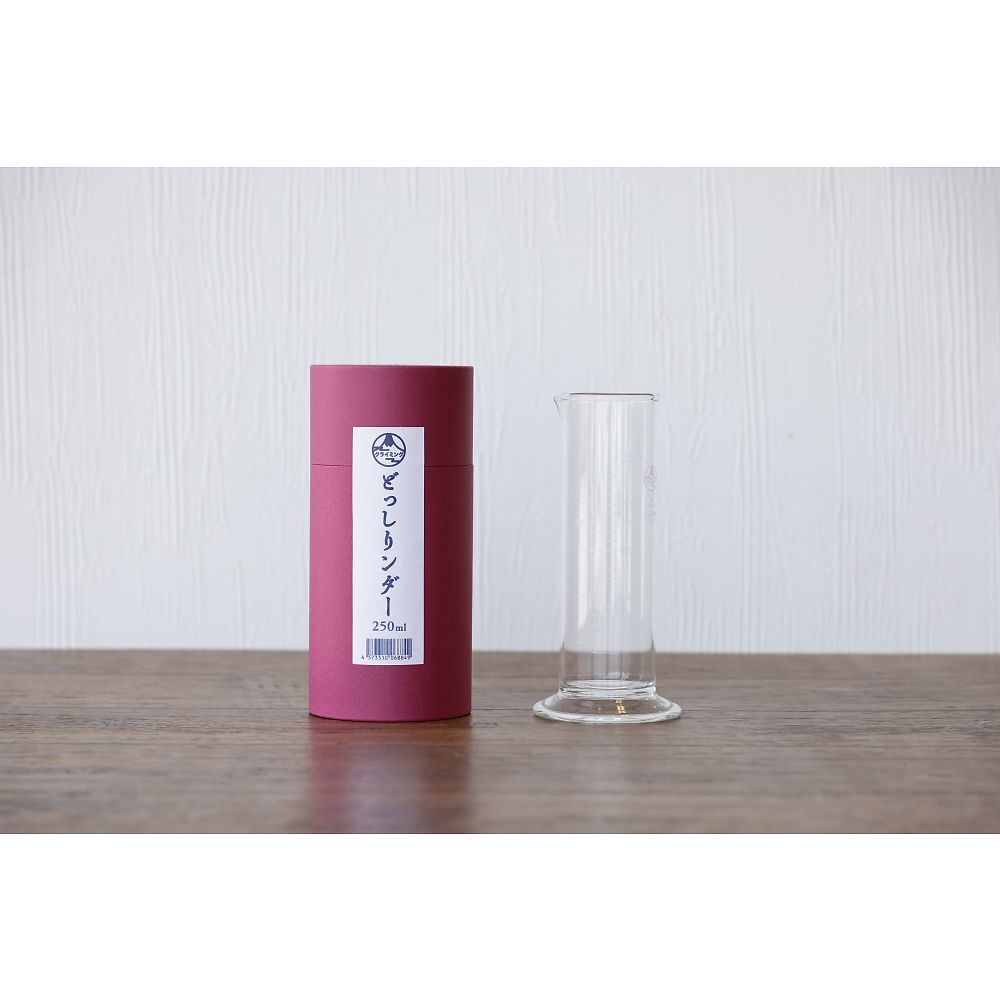 クライミング どっしりンダー　250mL CL2016-03-10 1個●太口・短型のメスシリンダーです。●同容量のメスシリンダーと比較して安定度が高いです。●贈答品としても好まれる商品です。●容量：250mL●一目盛：10mL●許容誤差：...
