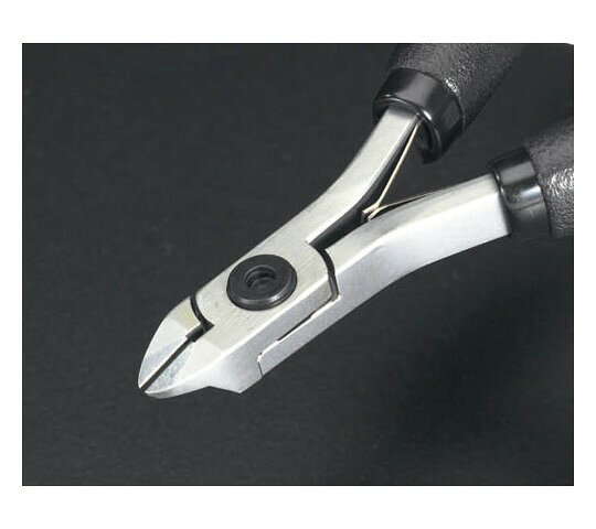 エスコ 140mm,精密用ニッパー(セミフラッシュ/ESD) EA535TG-11 1個●全長：140mm●刃硬度：HRC63〜65●切断能力（銅線）：0.2〜1.4mm●切断形状：セミフラッシュ（多少の切断跡が残るが、刃に耐久性があります...