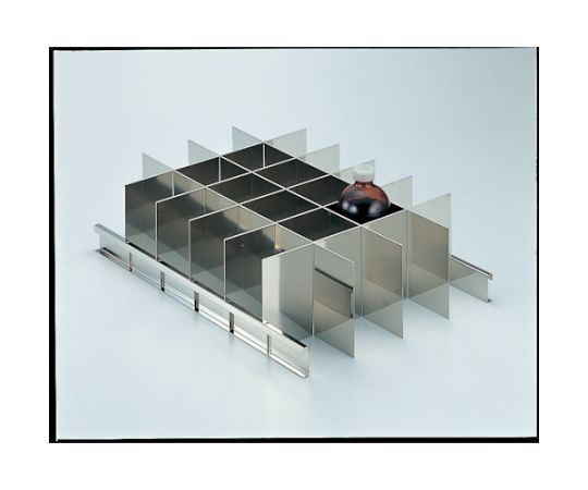 ●SY-2・SY-3・SYW-2・SYW-3用ステンレス製仕切板セット。●マス目寸法（mm）：82×87●適合引出し：SY-2・3●収納目安：500mlビン（24本）●材質／仕上：ステンレス（SUS304）●セット内容／付属品：鍵×2、上下...