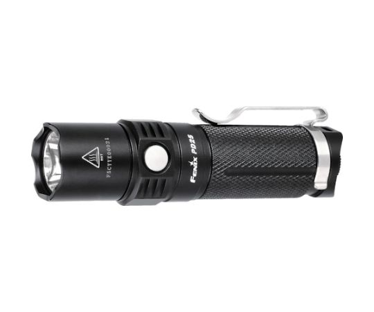 ●4つの輝度レベルとストロボ機能つきです。●明るさ（lm）：550●色：黒●外径（mm）：21.5●全長（mm）：93●電源（V）：（16340充電電池）x1/（リチウム電池CR123A）x1●最大点灯時間（h）：100●保護等級：IP68...