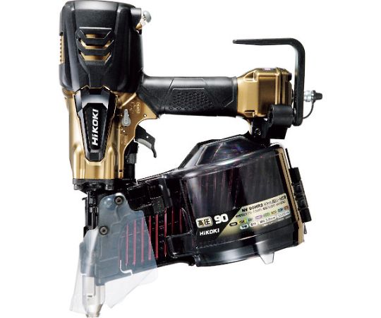 商品名:工機ホールディングス 高圧ロール釘打機90mmハイゴールド　パワー切替なし 1台 NV90HR2-N●本体は新色のハイゴールド採用で高級感あります。●パワー切替機構(特許)搭載で本体手元で楽に調圧できます。●エアダスタ付で現場作業時...