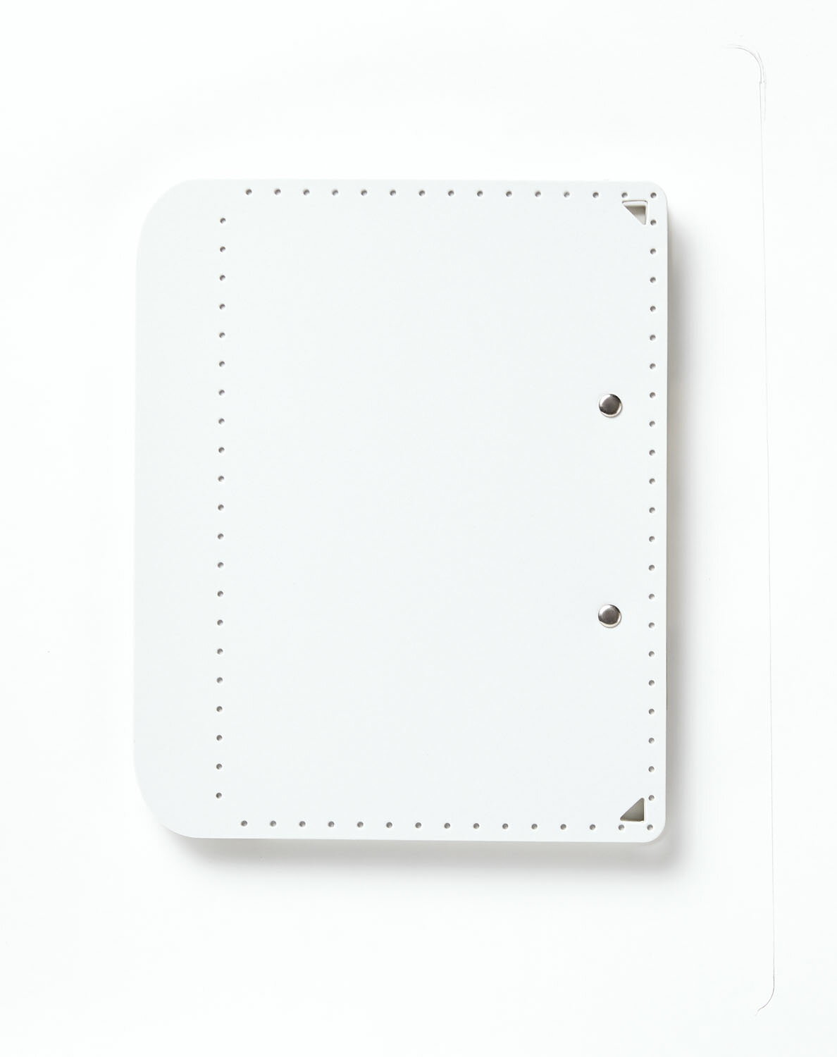 ●フッ素加工に加え3D設計刃のベタつかないフィットカットカーブ●ベルヌーイカーブ刃最適な刃角度(約30°)をキープできます。刃の根元から刃先まで、軽くなめらかな切れ味を実現しました。●高精度／低摩擦の特殊軸機構で切断時のがたつきの発生を抑制...