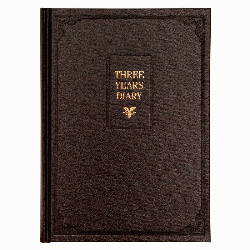 1ページに3年分書ける日記帳です。 毎年同じ日付の記録を一覧できます。 ※年、曜日欄は空欄になっておりますので、ご使用の際にご記入ください。 ※アピカ1000年ペーパーについて　品質が劣化しにくい中性紙の特長を表したキャッチフレーズであり、...