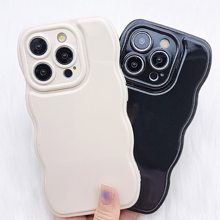 まるで雲のようなモコモコウエーブがキュートなiPhoneカバー。凹凸フォルムで持ちやすく、可愛いだけじゃないデザインがポイントのひと品。少し硬めのシリコン素材がしっかりとiPhone本体を保護してくれるのも嬉しいところ。触り心地の良いツルっ...
