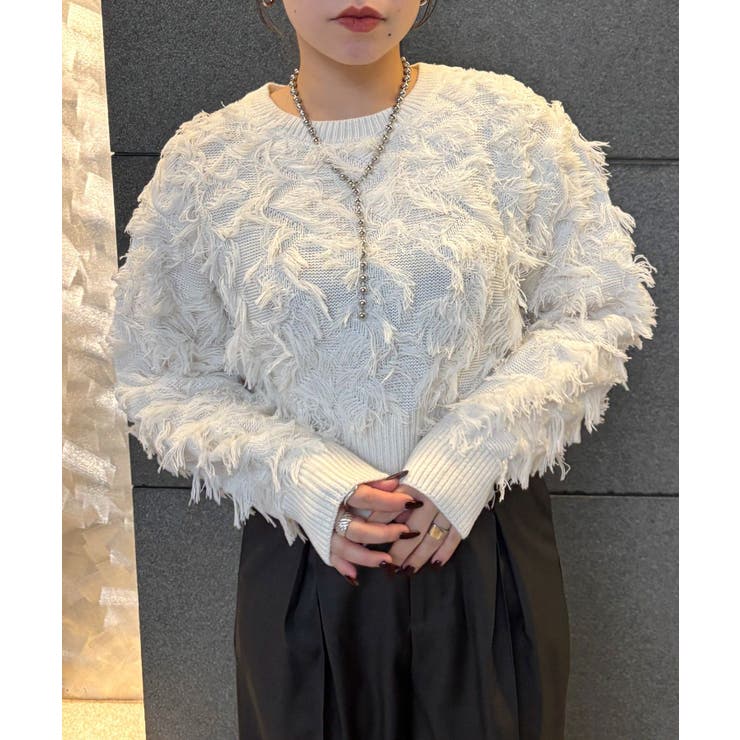 ＜コンパクトな着丈で合わせやすいフリンジニット＞▼デザインもけもけしたフリンジデザインが目を惹くニット。秋から大人気のアイテムが、春糸になって再登場！コンパクトな丈感で、ボトムを活かしたスタイリングが叶う1枚です。、▼コーディネート1枚で存...