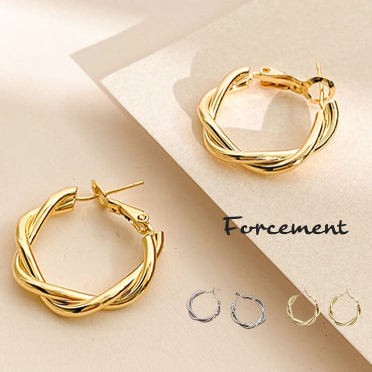 商品詳細素材合金（メッキ加工）原産国中国サイズ 大きさ　2.6cm×2.5cm重さ 1g商品説明シンプルなサークルデザインのピアス。シンプルながら、ツイストされたデザインなので、さりげないおしゃれを楽しめます。また、主張しすぎないので、オン...