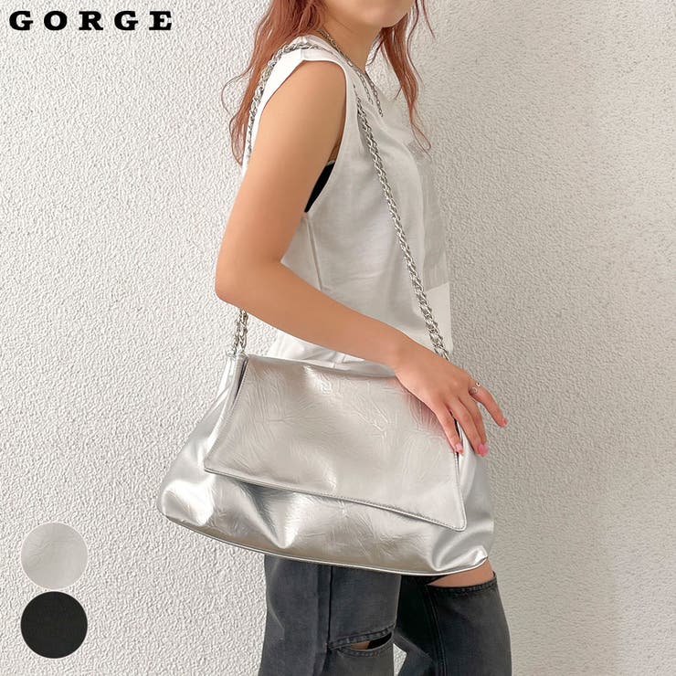 柔らかいスムース合皮を使用し、大人の抜け感も感じさせるチェーンバッグ。広めな開け口にマグネット仕様で使いやすさ抜群◎たっぷり入るサイズ感で普段使いからイベントまで、普段のコーディネートを格上げ♪サイズ：F 本体：タテ17cm ヨコ38cm ...