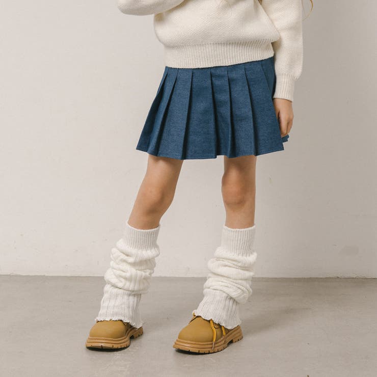 アバチェの人気定番プリーツスカートから『デニム』素材が登場。インナーパンツ付きで安心の設計となっております。ウエストゴムで着脱も簡単です。オールシーズン着用可能なので持っておくとマルチに使いやすいアイテムです。【スタイリング提案】リブニット...