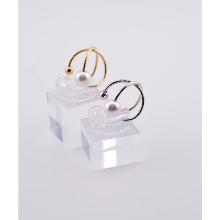 ◆【earyear】パール＆メタルスパイラル片耳イヤーカフ：ダブルカーブデザイン※こちらは片耳用イヤーカフとなります。艶やかなパールと、くるんと巻かれた2本のメタルラインが絶妙に調和。立体感のあるスパイラルフォルムが、耳元に印象的な存在感を...
