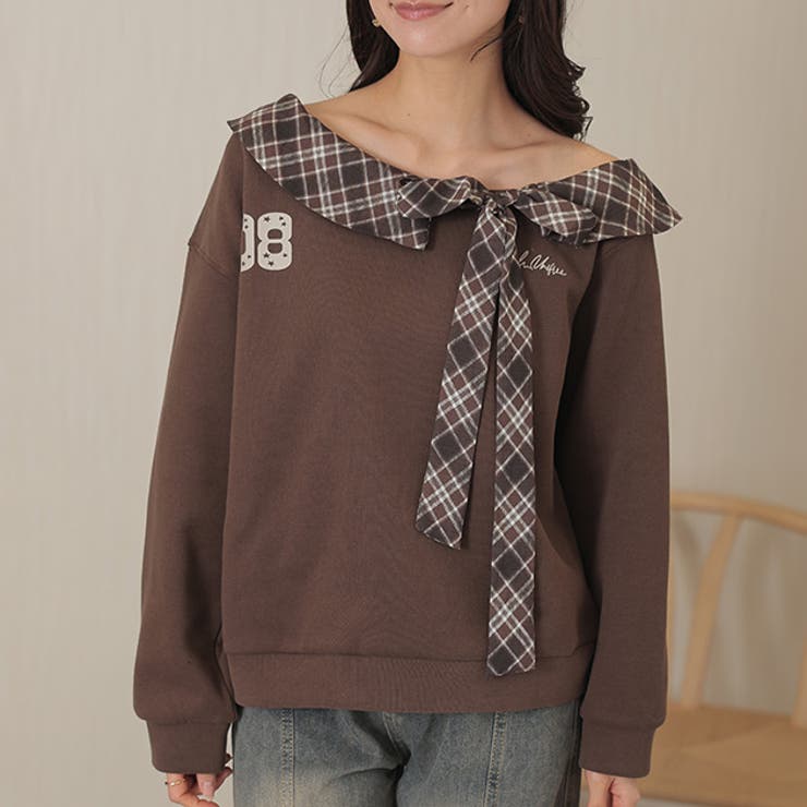 ボディラインを拾わない、ゆったりとしたシルエットの長袖プルオーバー。あたたかな裏起毛で、秋冬シーズンに重宝する1枚です。シンプルな単色×無地をベースに、チェック柄のビッグカラーをアクセントにつけたガーリーなデザインがポイント。サイドにリボン...