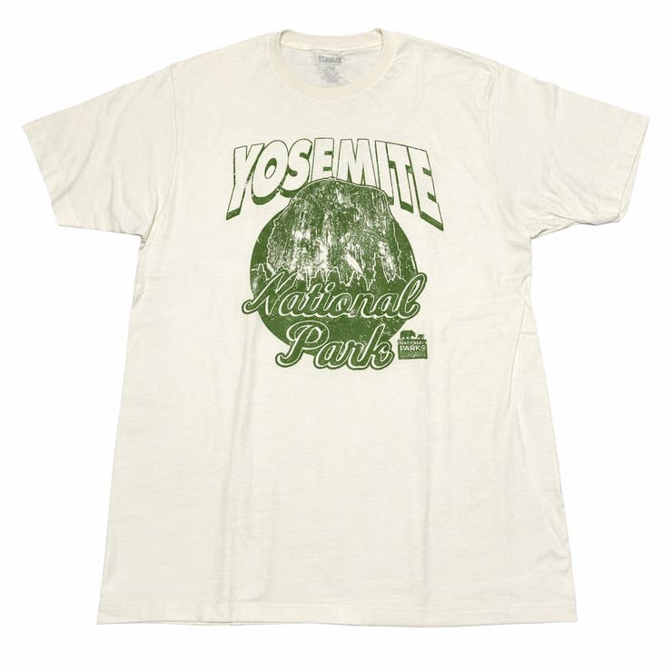 アメリカの雄大な自然を象徴するYosemite National ParkをモチーフにしたグラフィックTシャツ。迫力ある山岳デザインと「YOSEMITE」「National Park」のロゴが組み合わさり、アウトドア感あふれるクラシックな1...