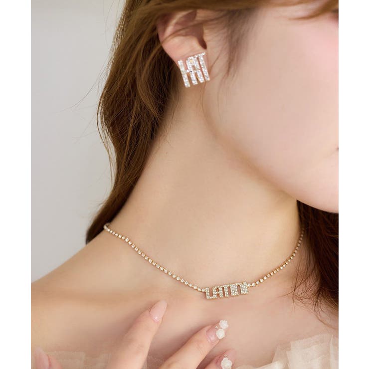 ~Latini 2026 EarlySpring Collection~さりげなく耳元を彩る、オリジナルロゴのピアス。シンプルながらも存在感のあるデザインで、コーデにプラスするだけでこなれた印象に。デイリー使いはもちろん、推し活やお出かけシ...