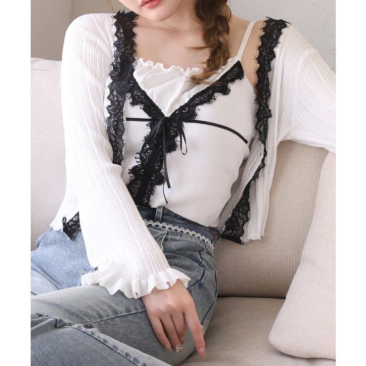 ~NICECLAUP 2026 Spring Collection~■Designフロントや縁にあしらった配色レースが華やかなアクセントに。コンパクトなシルエットで、レイヤードコーデにぴったりな1枚です。Tシャツやブラウスに重ねるだけで、一...