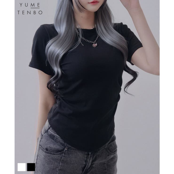 シンプルの中に潜む、自分だけの「美ライン」を見つける旅。何気ないTシャツスタイルを、サイドのシャーリングがドラマティックに書き換える。媚びないけれど色っぽい、そんな洗練されたサブカル・モードをその身に纏って。◆Design両脇にあしらわれた...