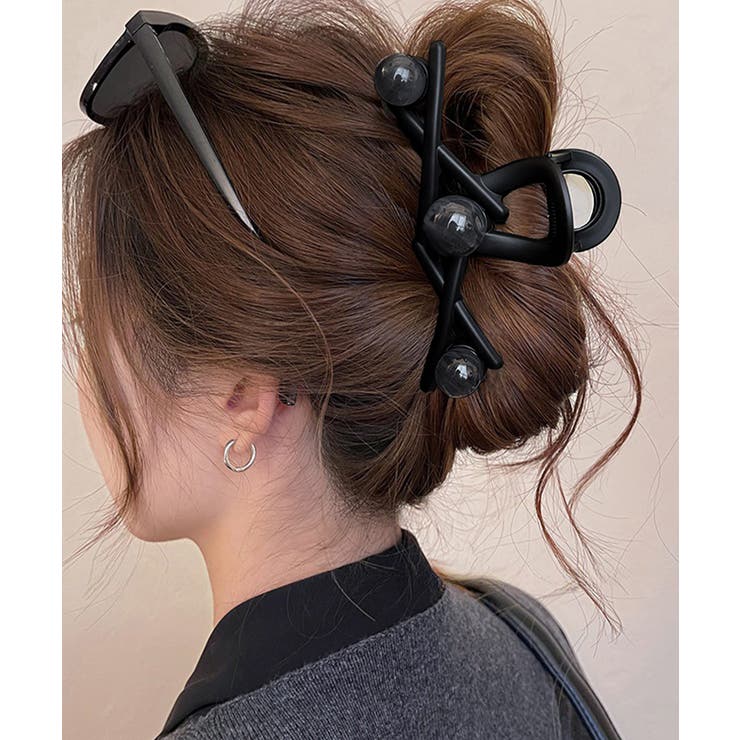 バンスクリップ ヘアクリップ大きめ髪留め時短まとめ髪アクセ ワンポイントアクセ ロングヘア対応万能クロスラインデザインとパール調モチーフがポイントのレディースヘアクリップ。立体感のあるフォルムとツヤ感のある素材が、まとめ髪にこなれたアクセン...