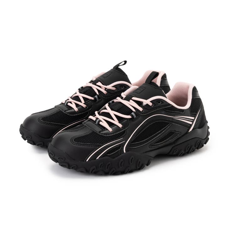 1995年に発表されたアウトドアシューズ「Terrain Crusher」を現代風にアレンジした、FILA ECHAPPE MS。高い通気性を確保したメッシュアッパーと、タフなアウトドアソールを組み合わせることで、快適さと機能性を両立。薄底...