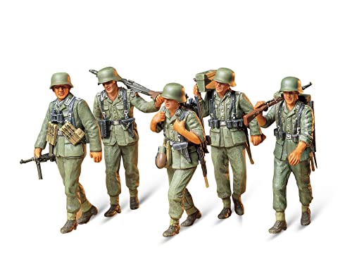 タミヤ 1/35 ミリタリーミニチュアシリーズ No.184 ドイツ陸軍 機関銃チーム 行軍セット プラモデル 35184 組み立て、塗装が必要なプラモデル。 別途、工具、塗料等が必要。 【JANコード】4950344993314 【状態】...