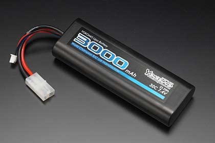 ヨコモ (YOKOMO) YOKOMO Lipo 3000 ストレートパック YB-L300C 安定した出力特性で人気の高い、走行用リチウムポリマーバッテリー。 衝撃に強く、扱いやすいストレートパックと同寸法のハードケース入りで、振動や衝撃...