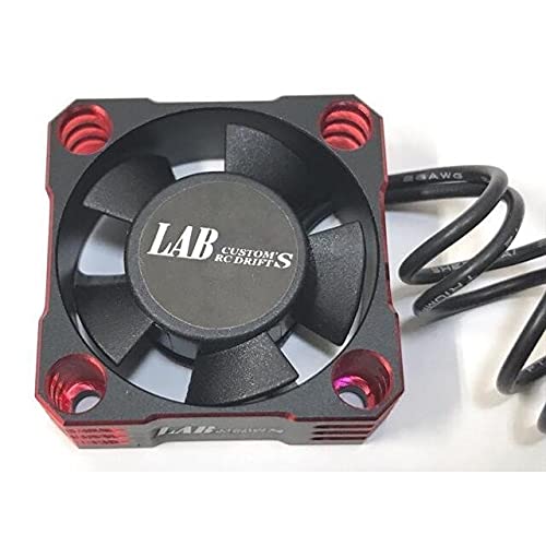 LAB アルミクーリングファン RED EDITION LP-019 超強力風量でアンプ等の冷却に最適! 本体はファッショナブルなアルミ筐体で、ブラック&レッドアルマイト仕様!! 本体サイズ 30mm X 30mm X 10mm ケーブル長...