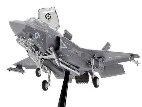 タミヤ(TAMIYA) 1/48 傑作機シリーズ No.125 ロッキード マーチン F-35B ライトニングII プラモデル 61125 組み立て塗装が必要なプラモデル。 別途、接着剤や工具、塗料等が必要。 1/48スケール未塗装プラスチ...